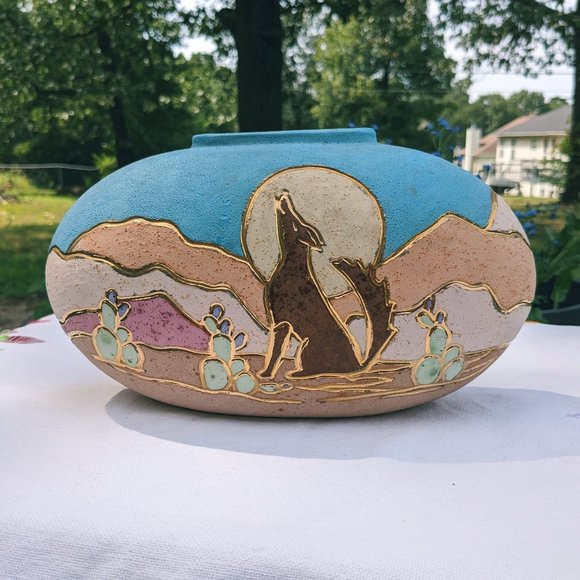 Accents | Vtg Southwestern Hand Made Wolf Vase 22k Gold | Poshmark